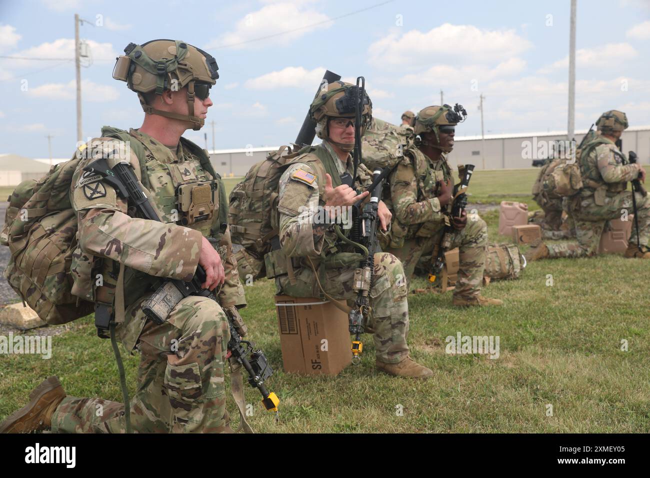 U.S. Army Soldiers, assigned to Maneuver Advisor Team 1221, 1st ...