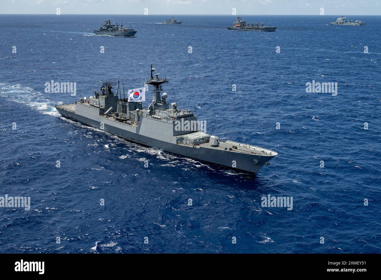 Republic of Korea Navy destroyer ROKS Chungmugong Yi Sun-sin (DDH 975 ...