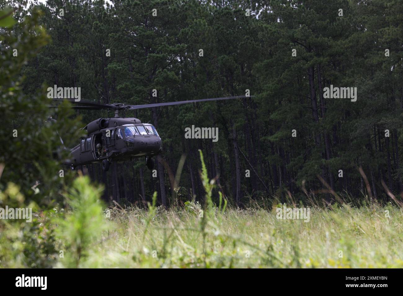 Florida Army National Guard (FLARNG) Soldiers with Bravo Company, 1 ...