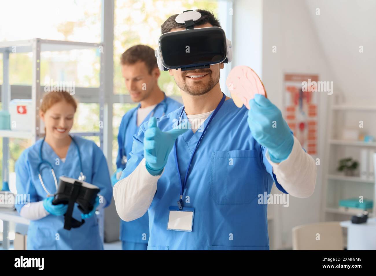 Brain surgeon vr hi-res stock photography and images - Alamy