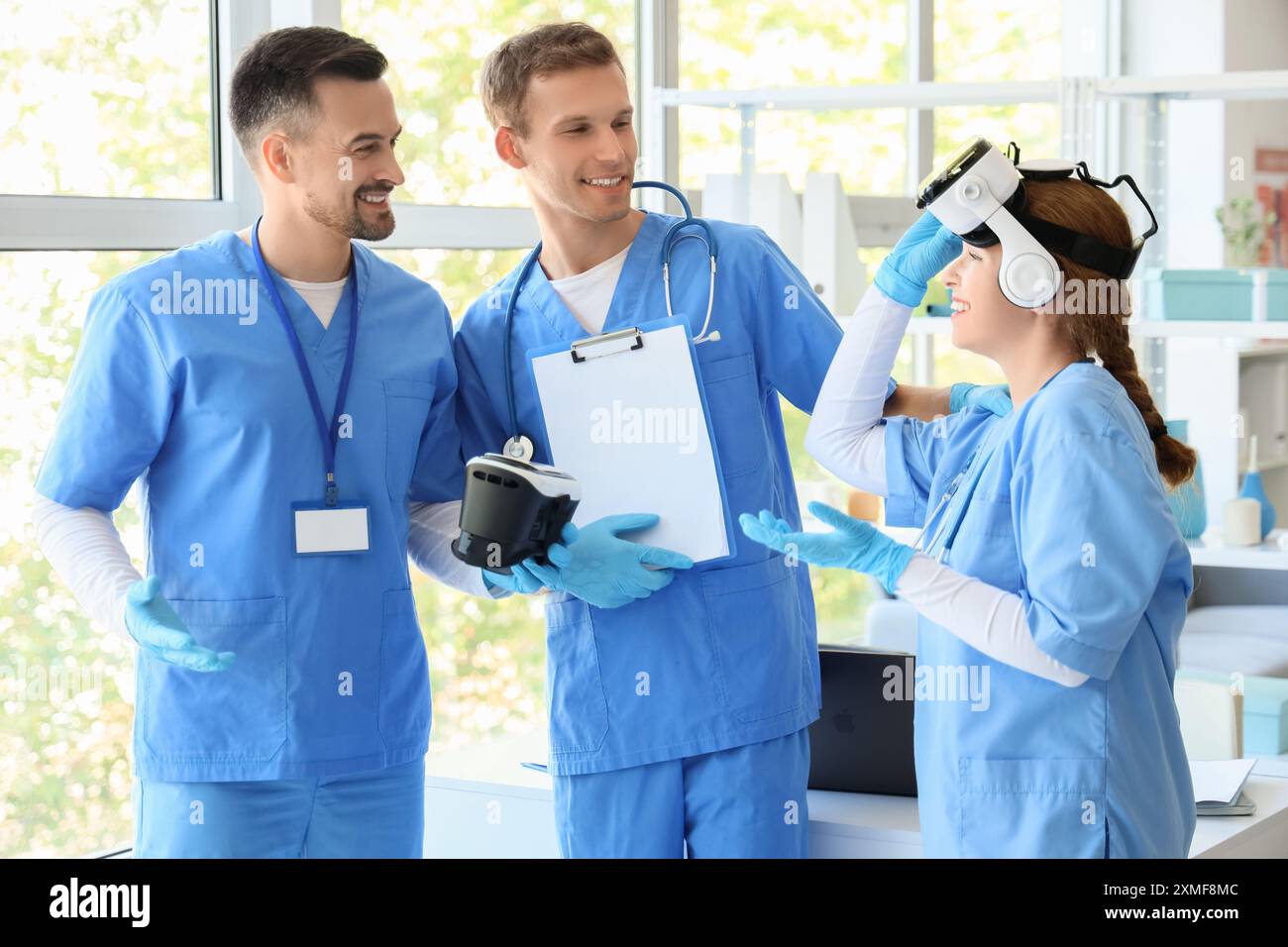 Young doctors vr glasses hi-res stock photography and images - Alamy
