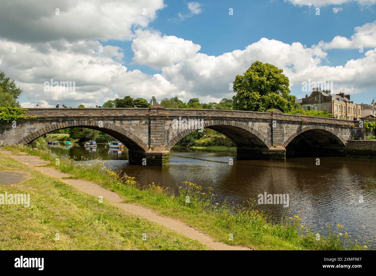 Old bridge totnes devon uk hi-res stock photography and images - Alamy