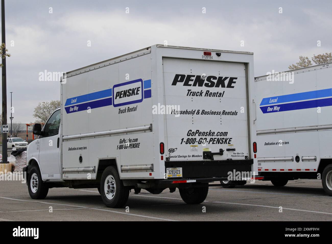 PENSKE Rental Truck in a parking lot with blue sky outdoor Stock Photo ...