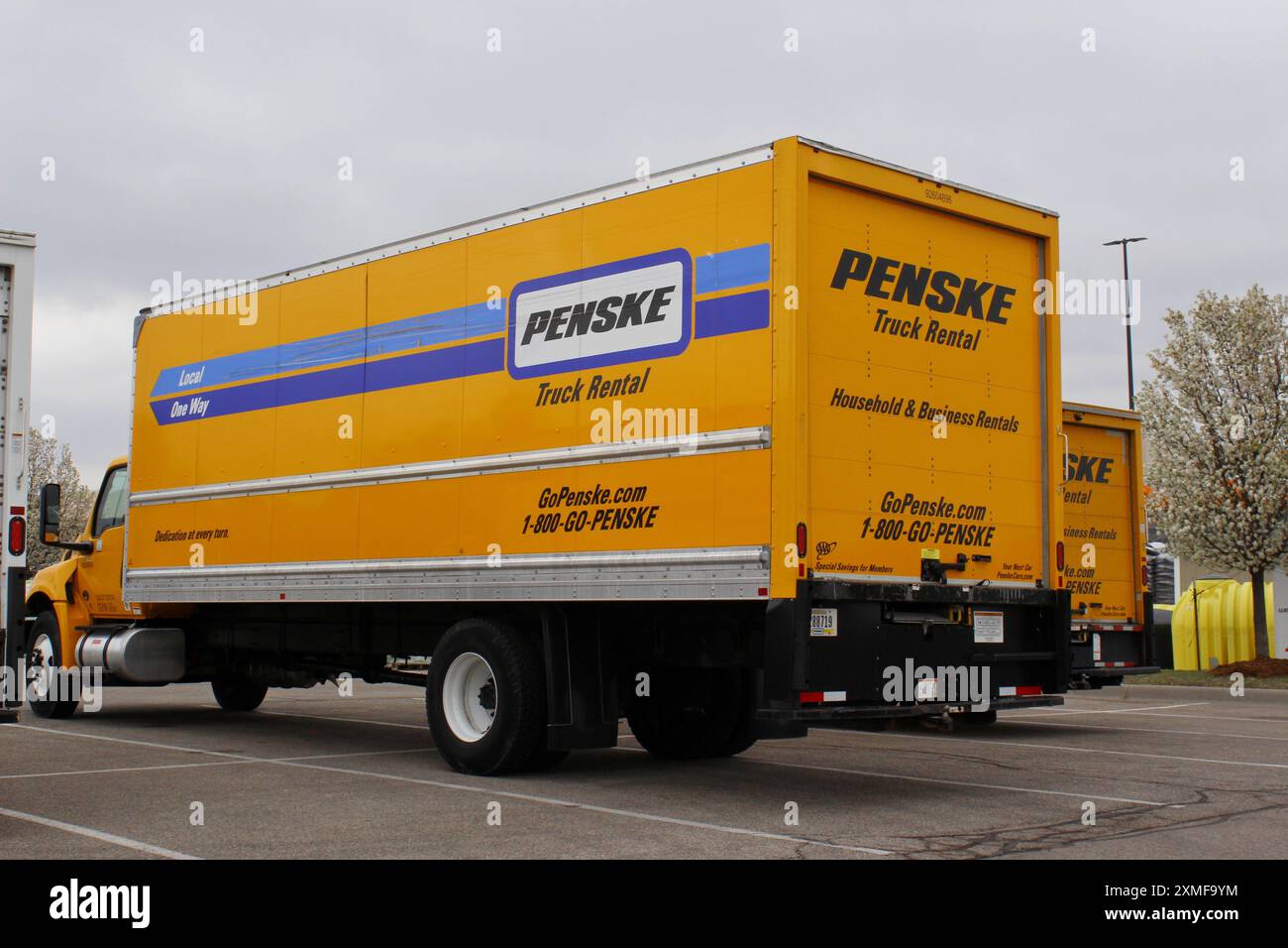 PENSKE Rental Truck in a parking lot with blue sky outdoor Stock Photo ...
