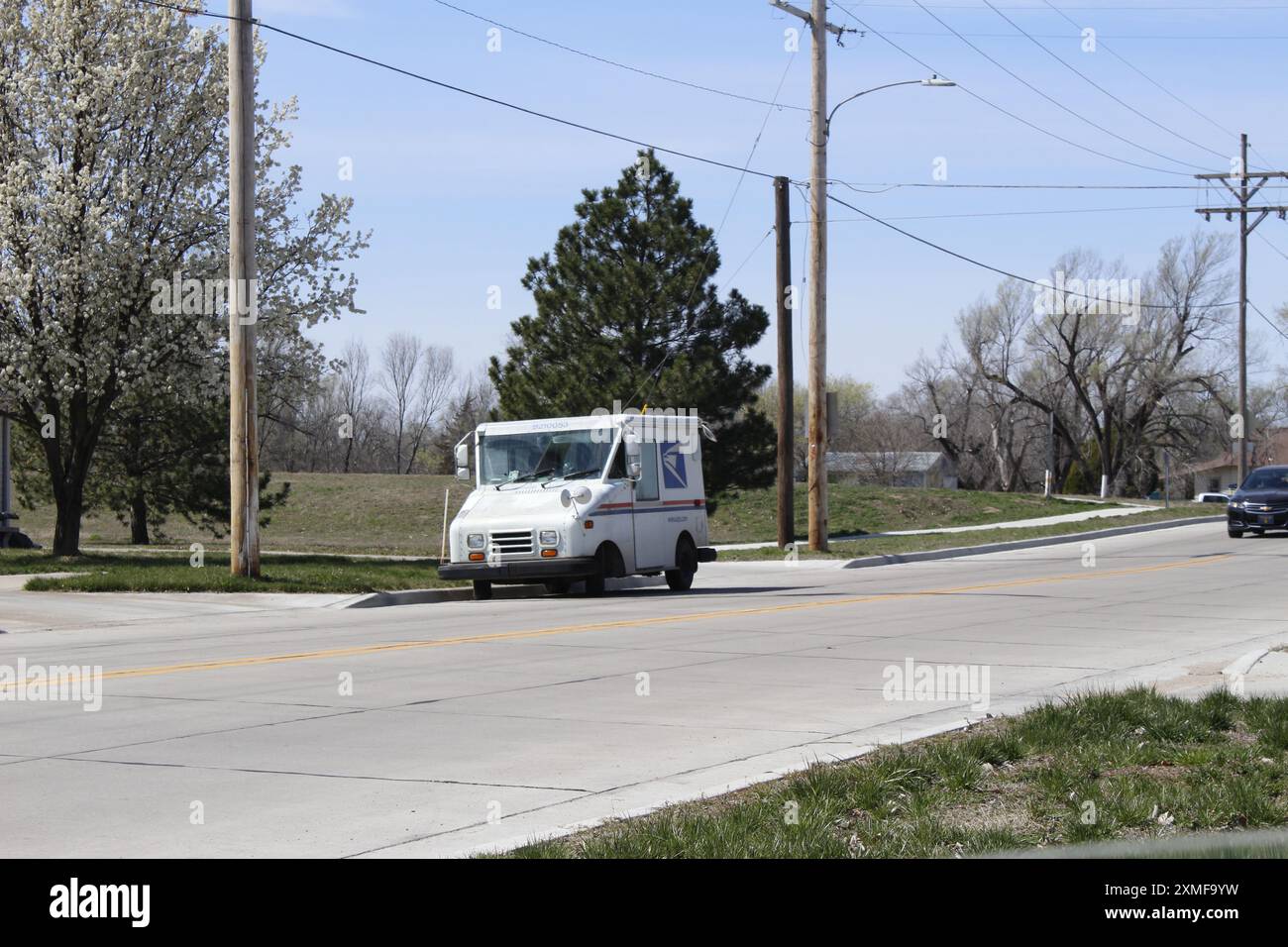 Delivery man on the street hi-res stock photography and images - Alamy