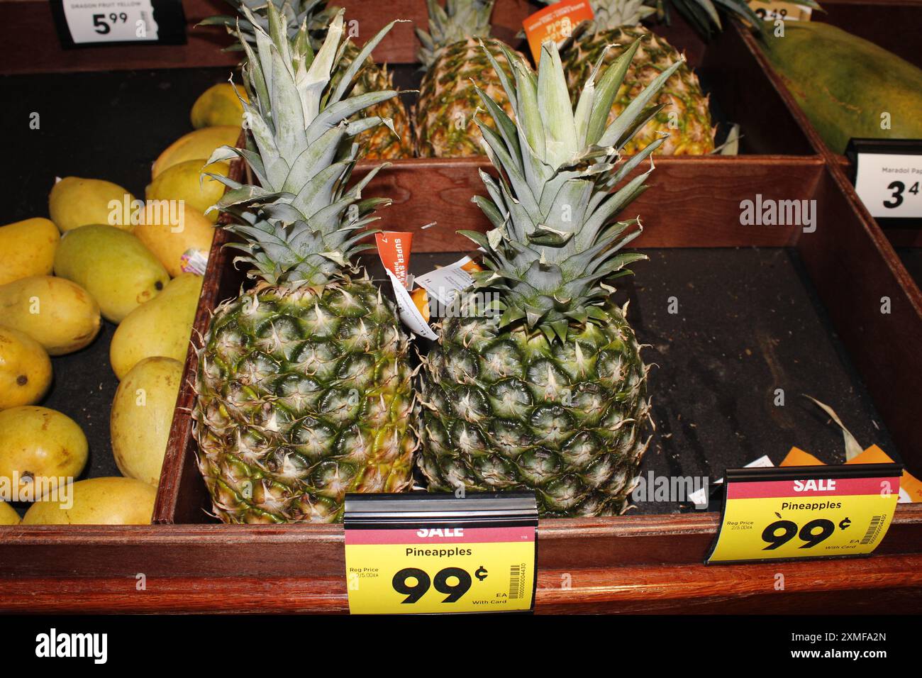 Ripe fruit supermarket shelf hi-res stock photography and images - Alamy