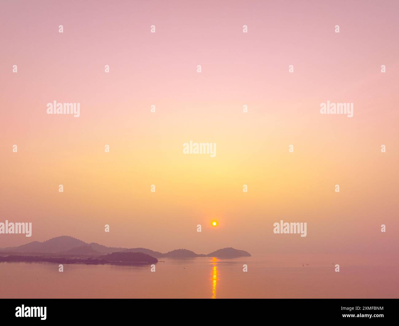 Footage beautiful sun rays light hi-res stock photography and images ...