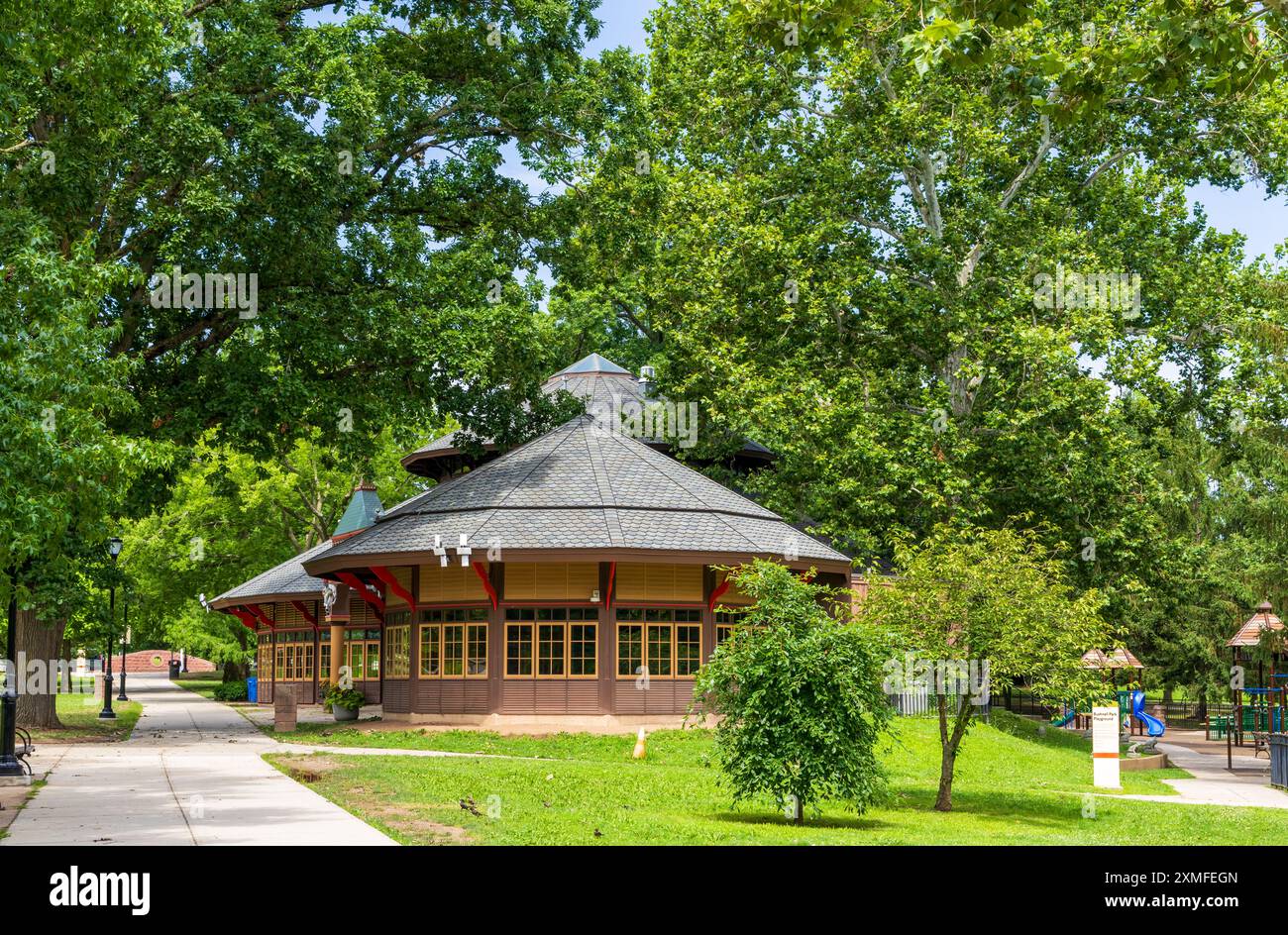 Vintage 1914 carousel at Bushnell Park in downtown Hartford ...