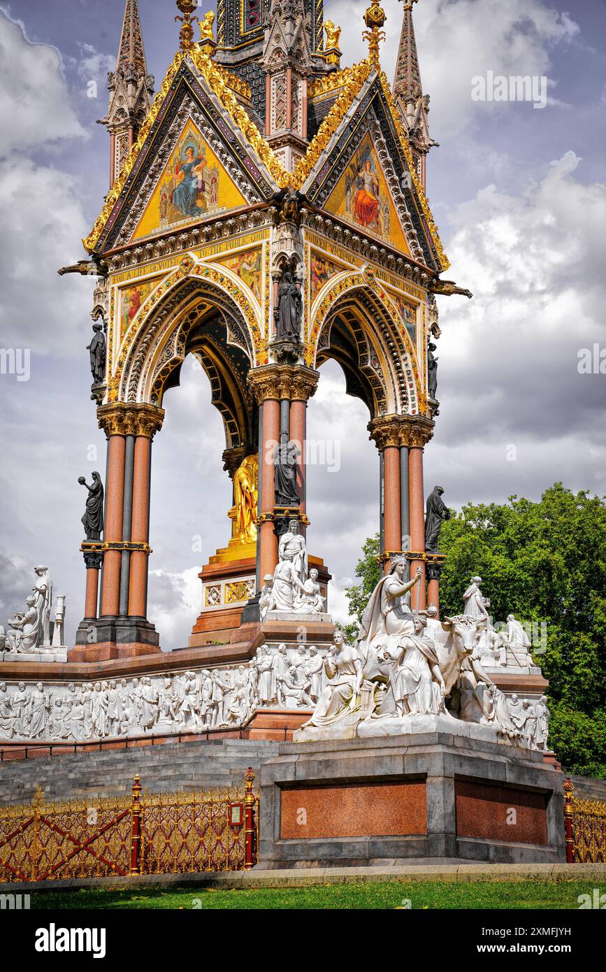 the Albert Memorial Statue, Kensington Gardens, London, England, United Kingdom Stock Photo - Alamy