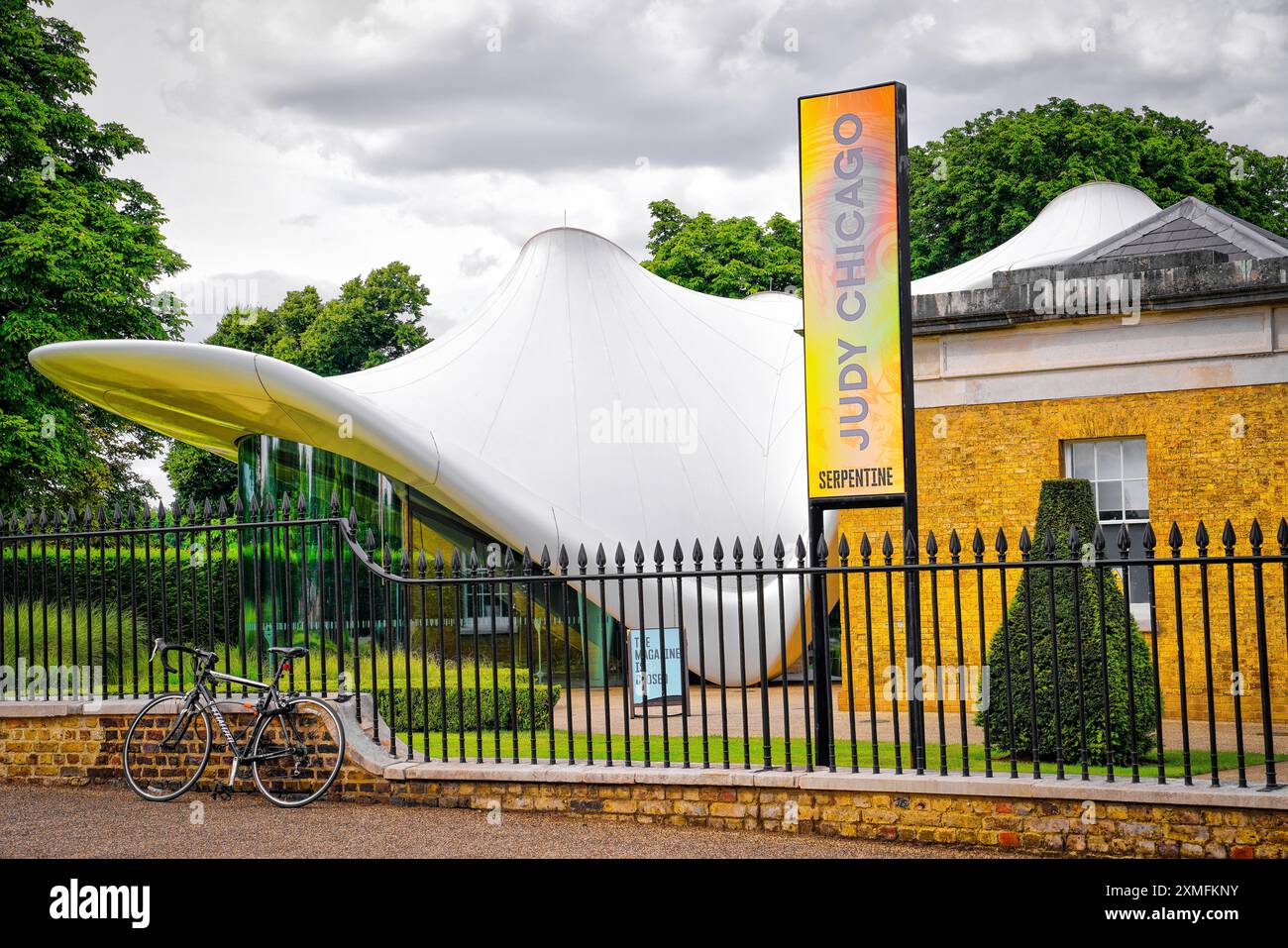 Zaha hadid design gallery london hi-res stock photography and images ...