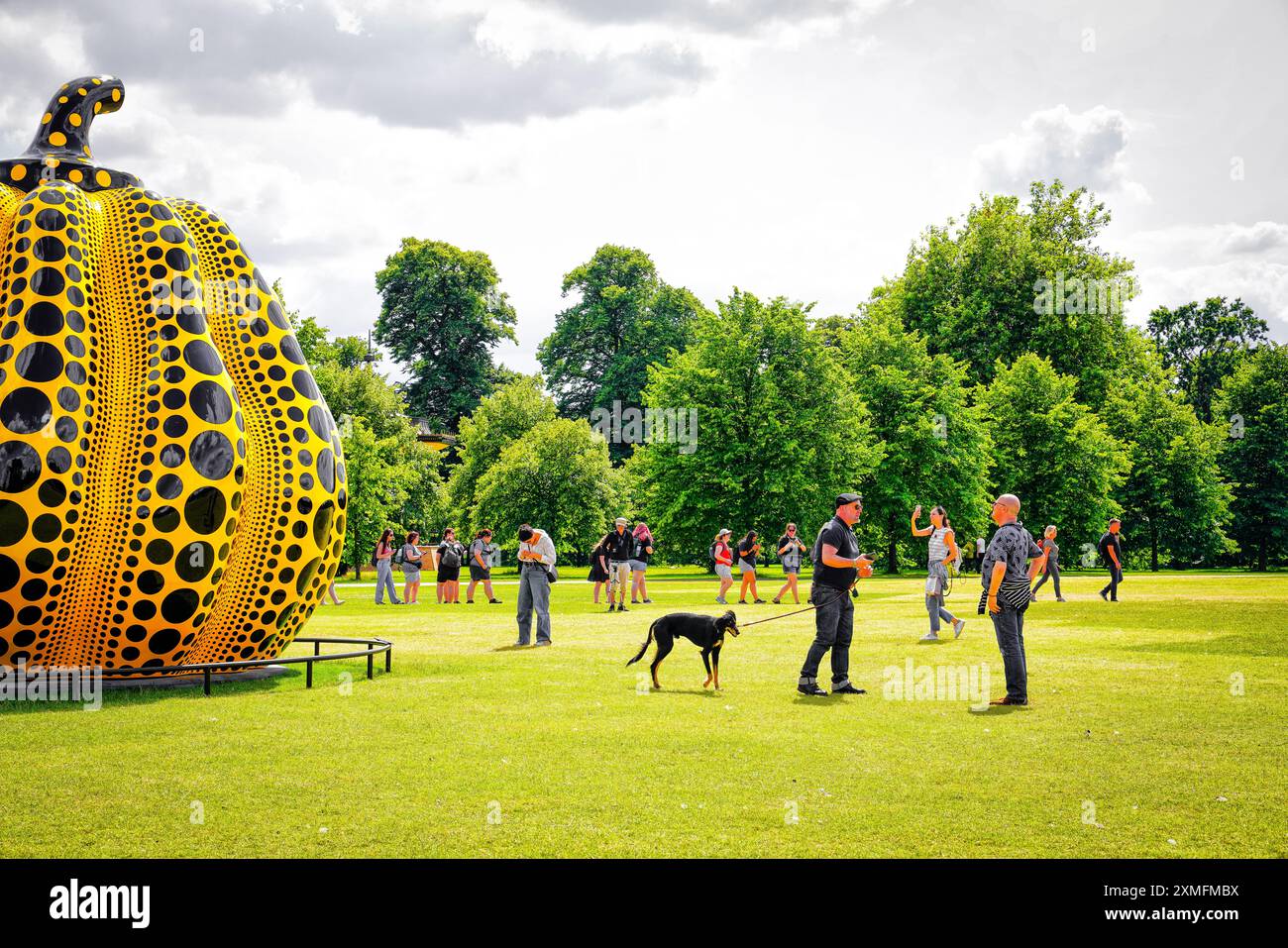 Yayoi Kusama iconic pumpkin sculpture, Hyde Park, Kensington Gardens ...