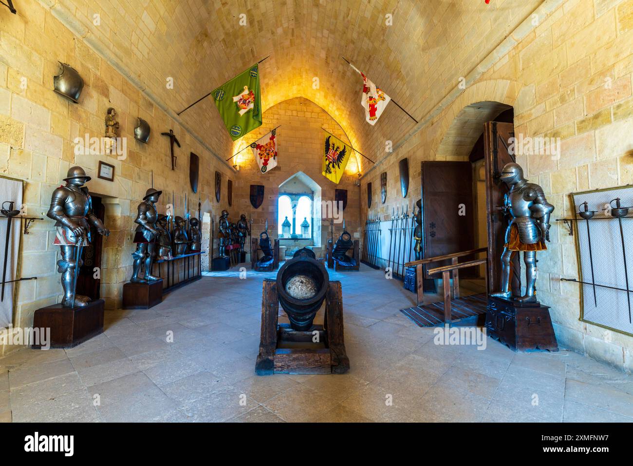 Medieval castle interior hi-res stock photography and images - Alamy