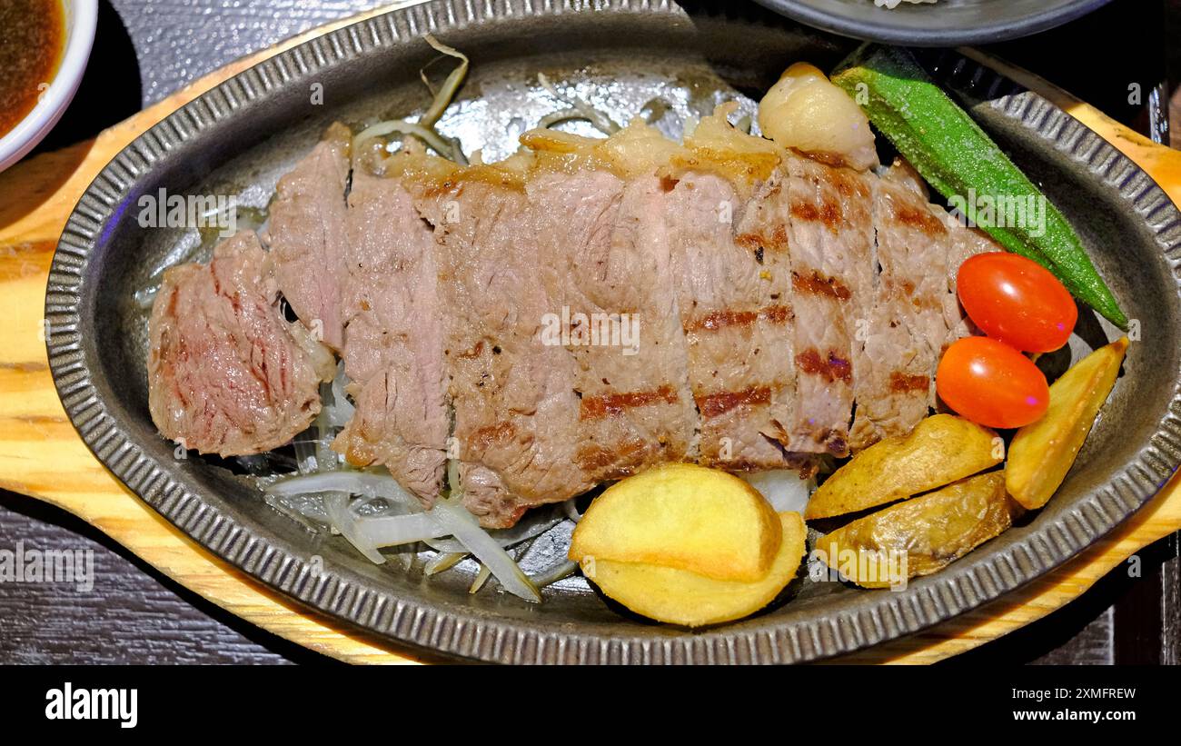 Japanese teppanyaki restaurant hi-res stock photography and images - Alamy