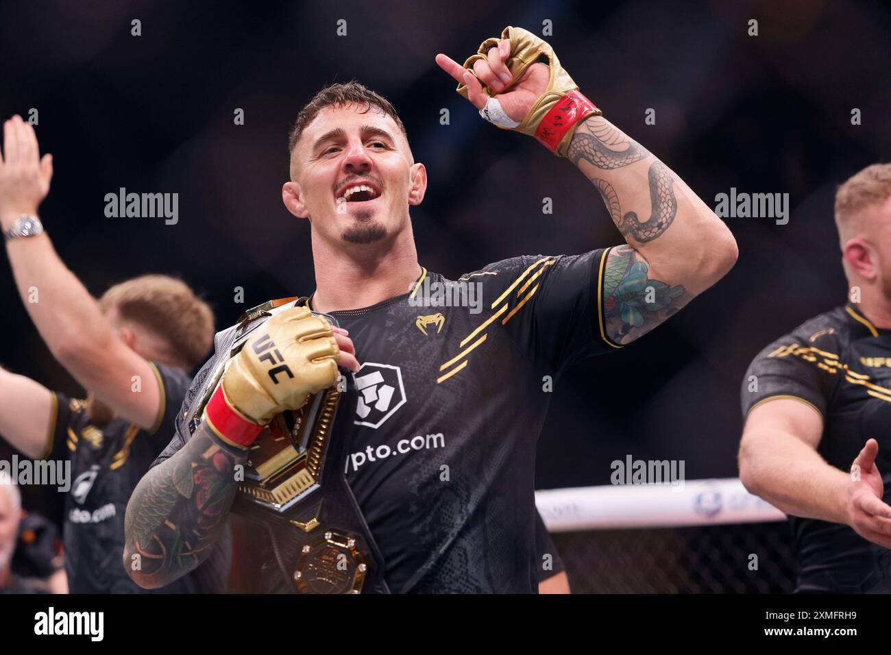 Tom Aspinall becomes heavyweight champion after beating Curtis Blaydes ...