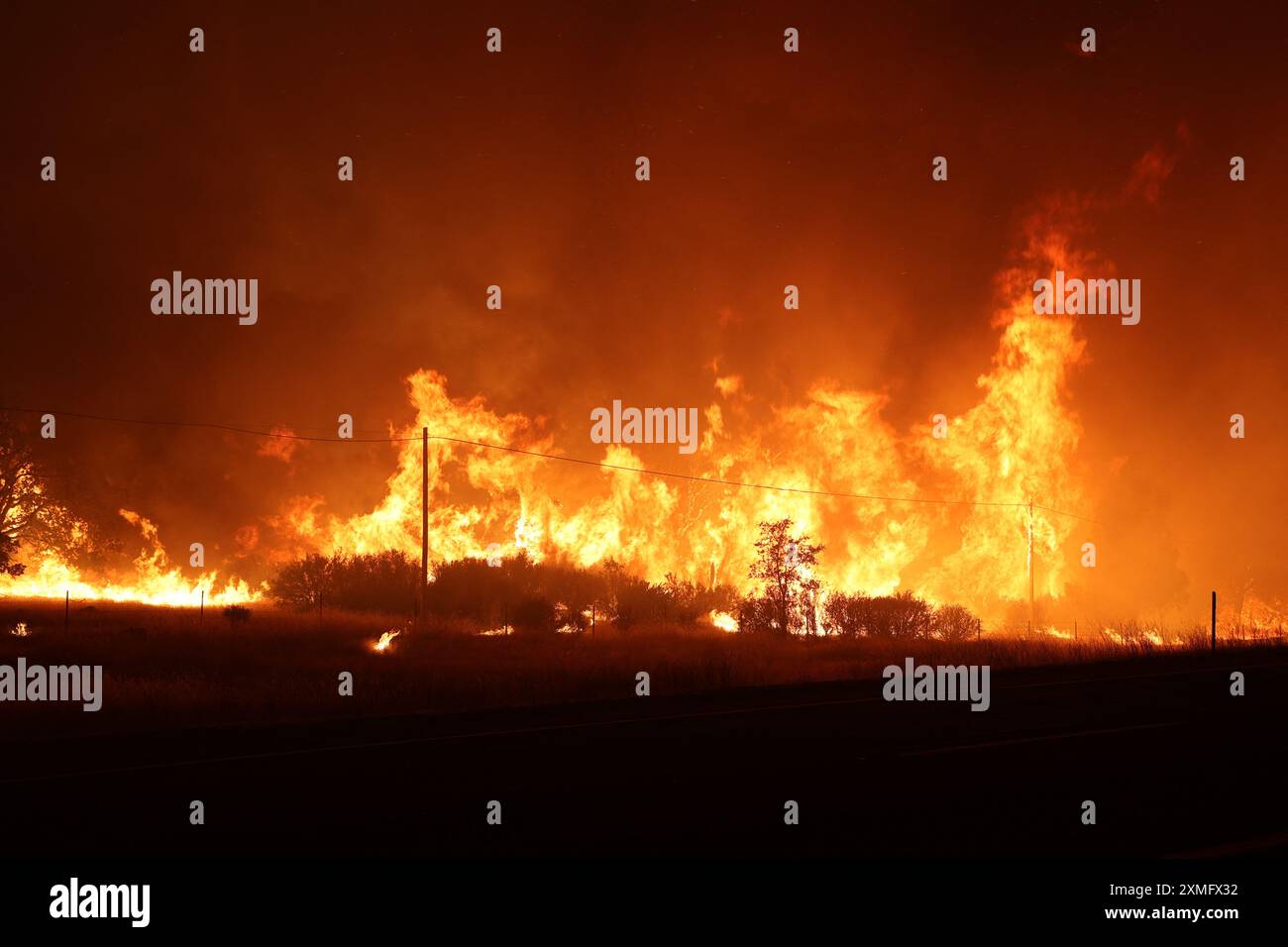 2018 camp wildfire burning hi-res stock photography and images - Alamy