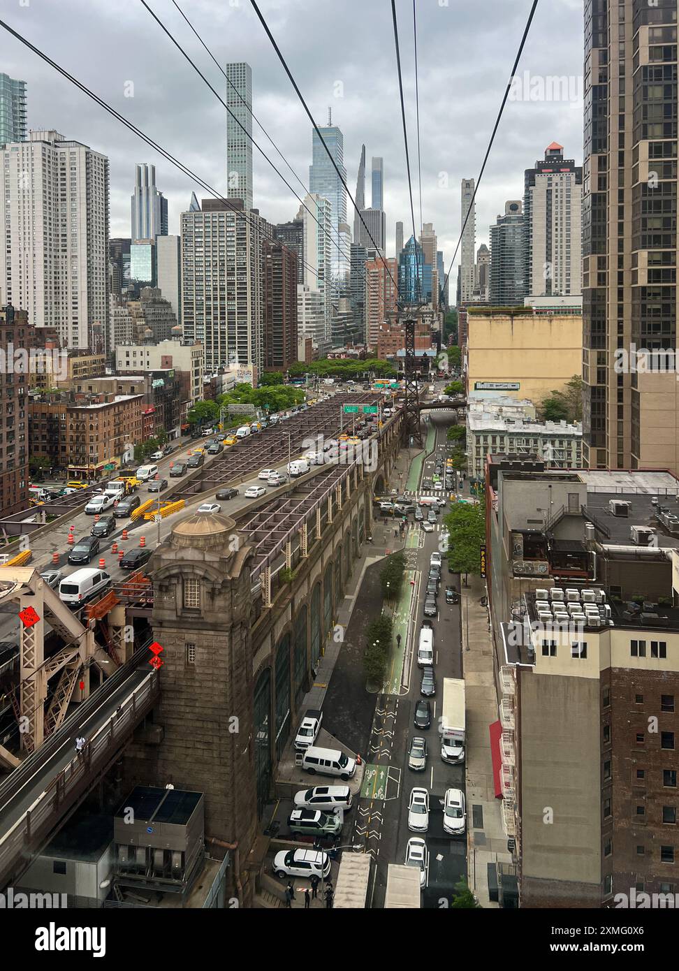 New york roosevelt island tram hi-res stock photography and images - Alamy