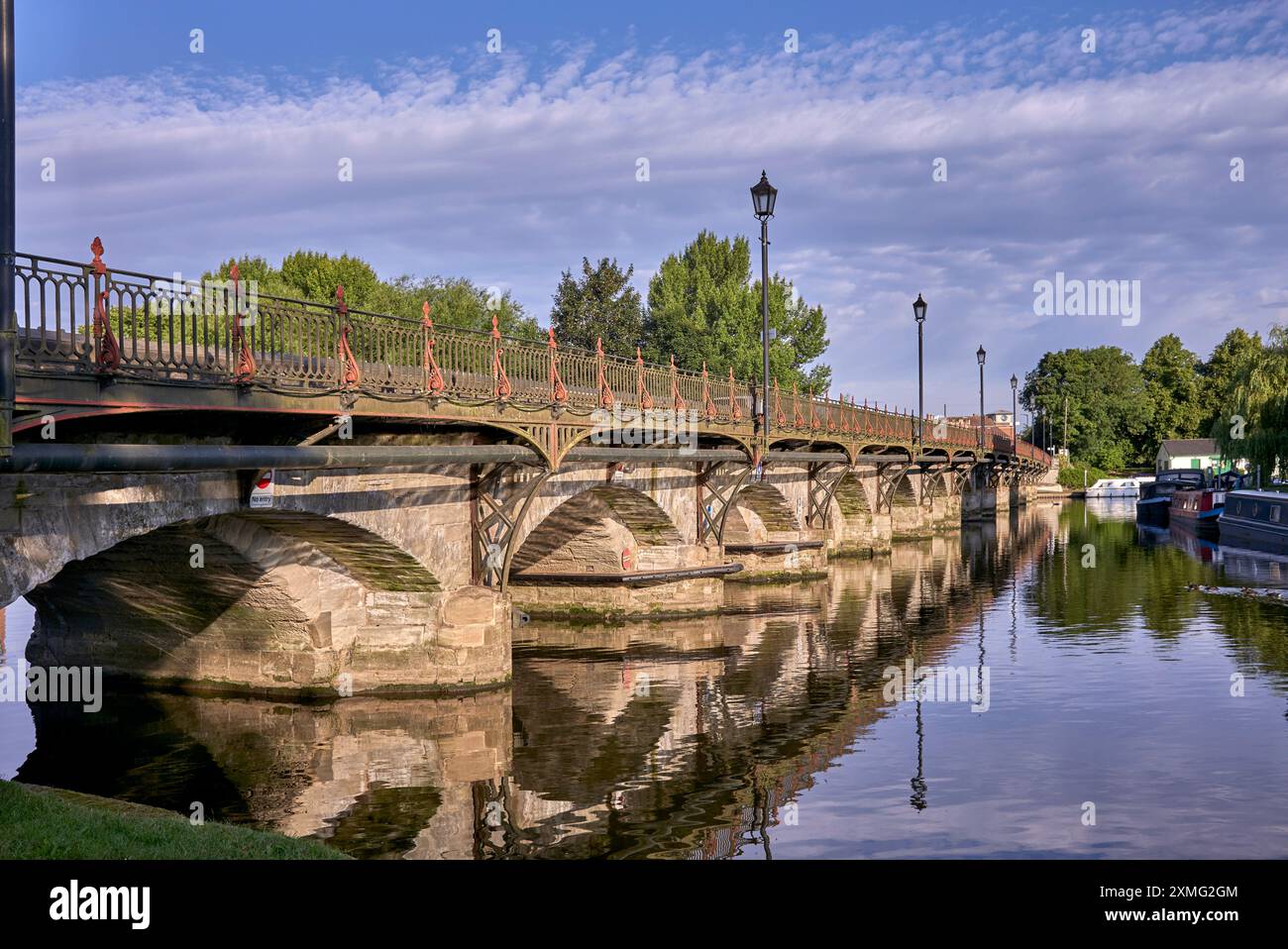 Clopton Bridge, Stratford upon Avon, spanning the River Avon. England ...