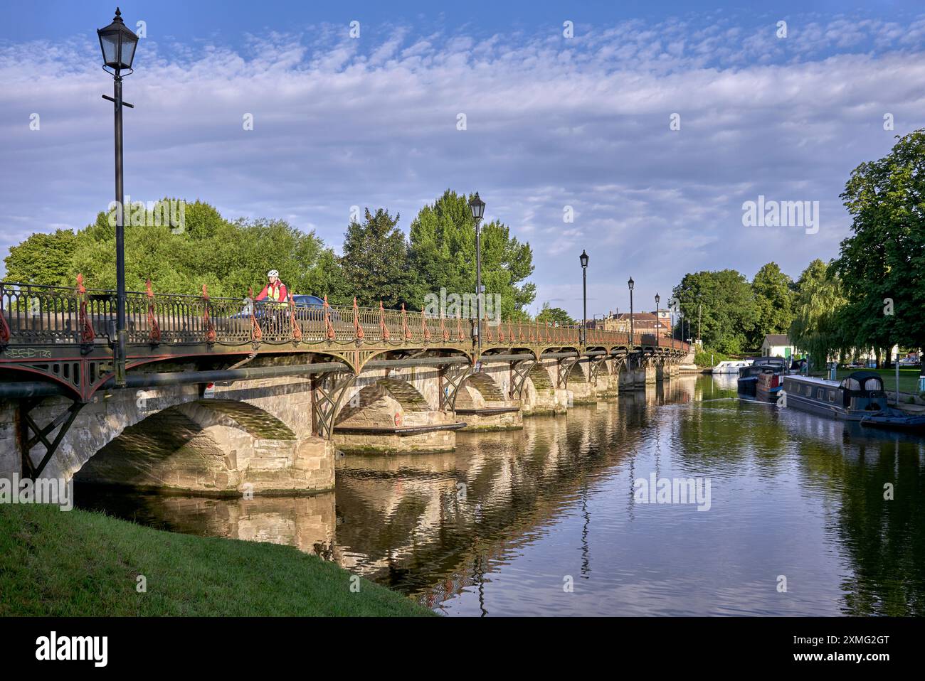Clopton Bridge, Stratford upon Avon, spanning the River Avon. England ...