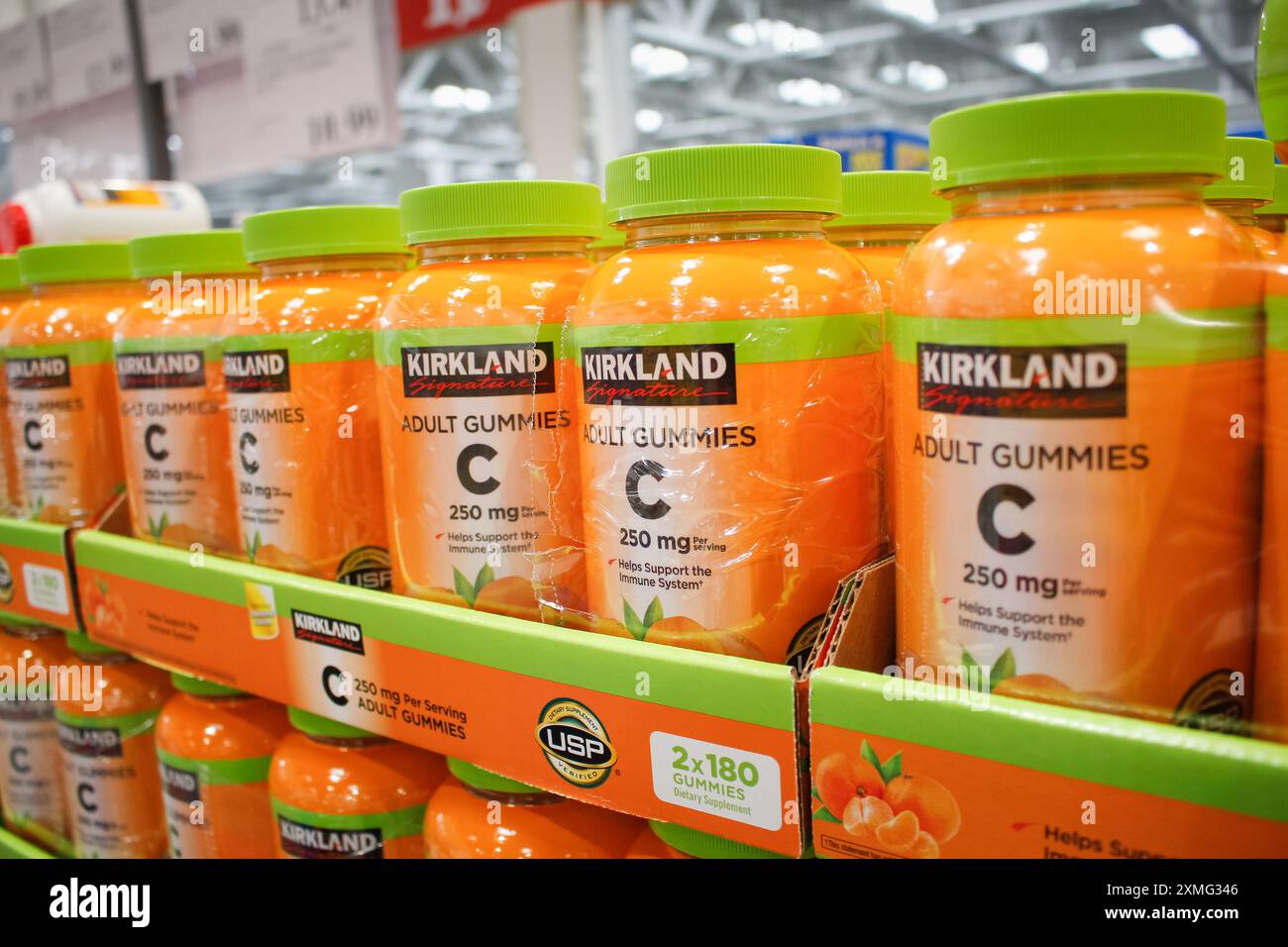 Plain white t hi-res stock photography and images - Alamy