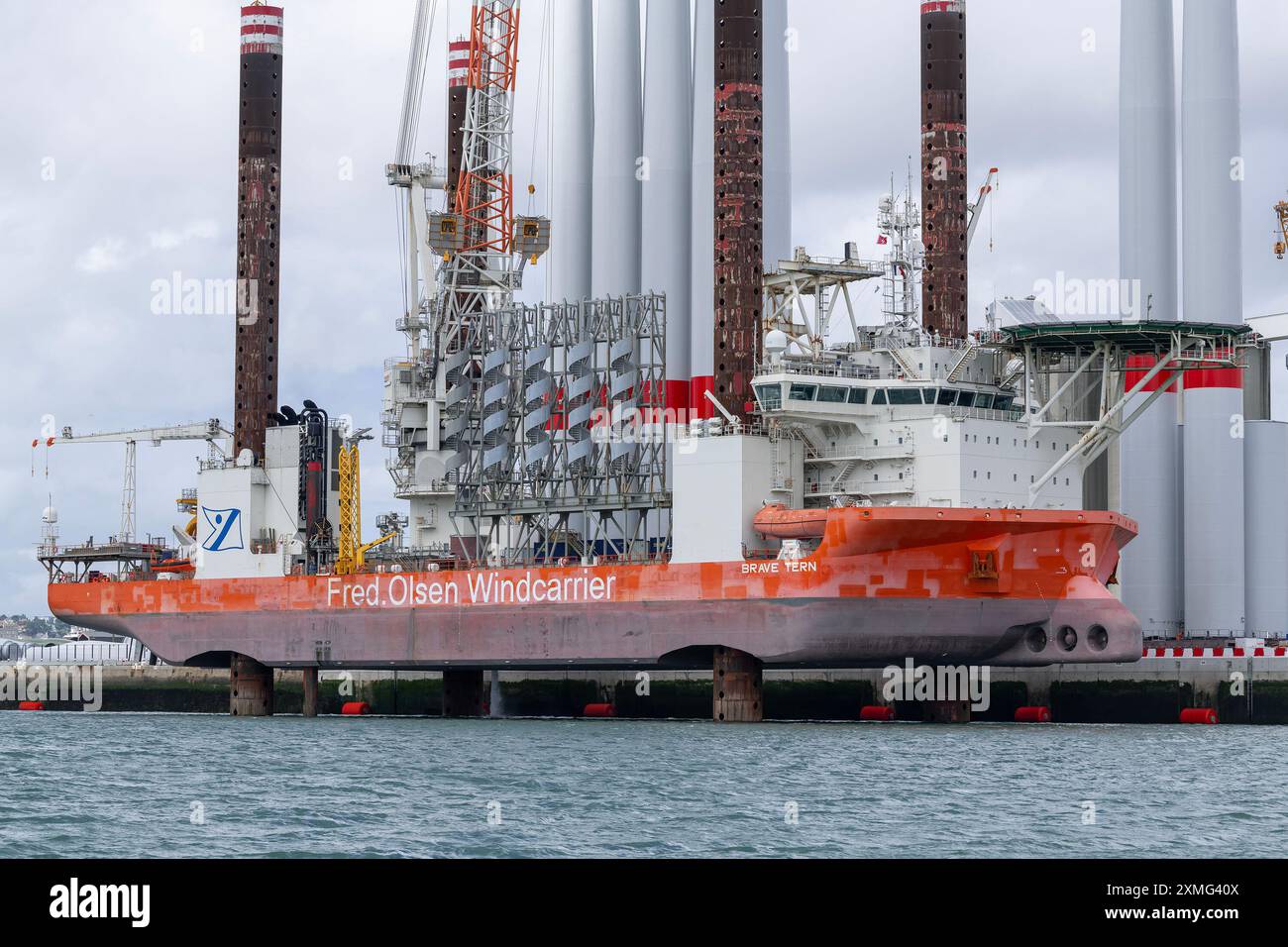 Le Havre, France - Jackup platform vessel BRAVE TERN alongside at port ...