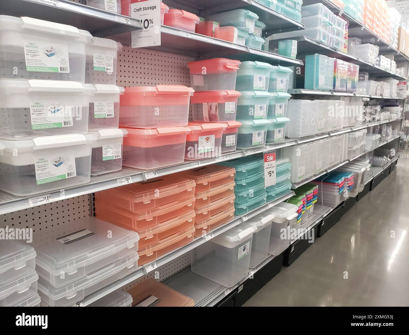 Featuring shelves filled hi-res stock photography and images - Alamy