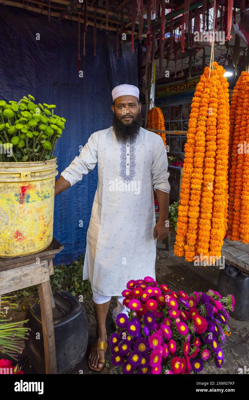 Bangladeshi man selling garland flowers at flower market, Dhaka ...