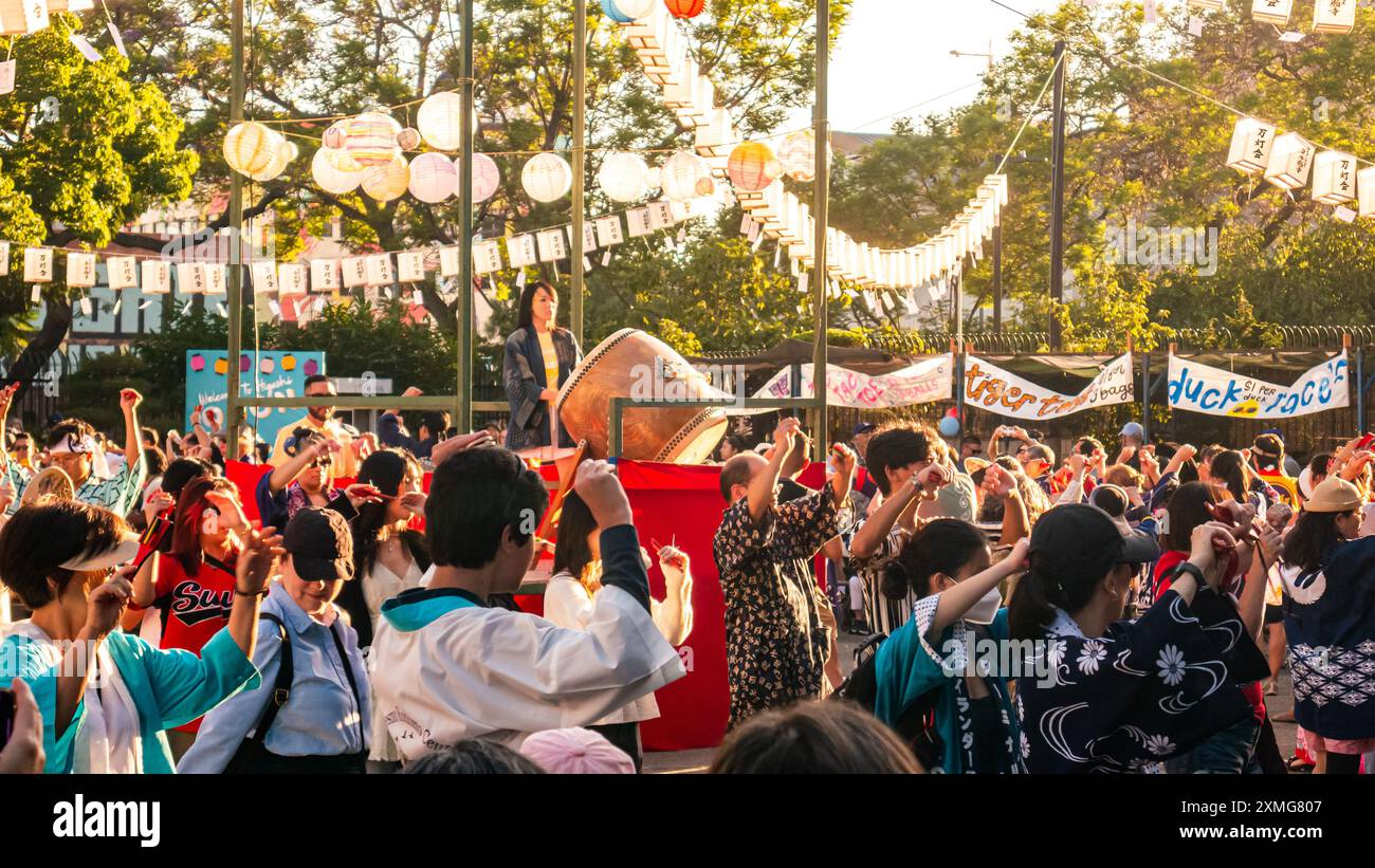 Los Angeles, USA. 27th July, 2024. A taiko drummer plays as people ...