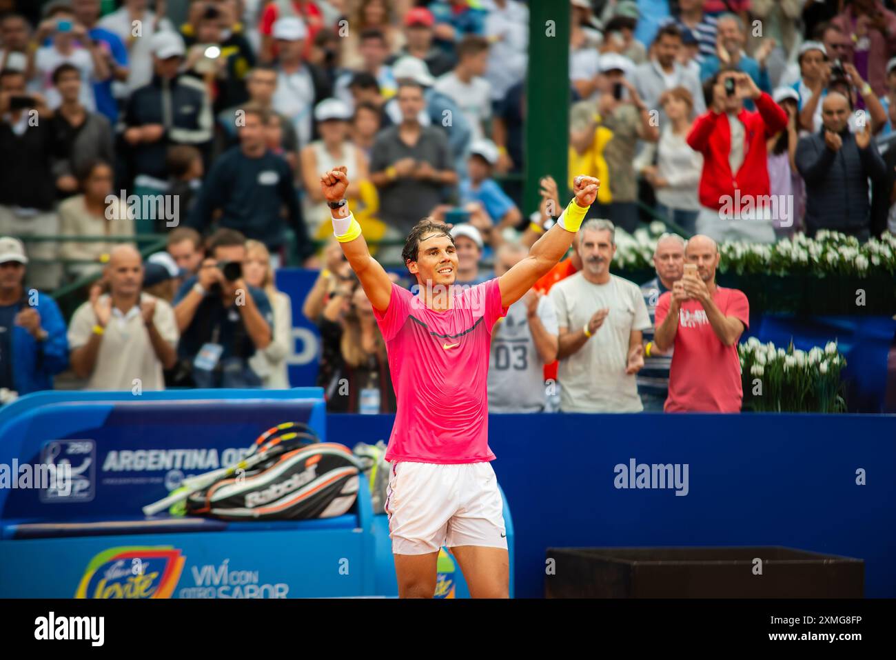 Celebrating on court tennis player hi-res stock photography and images ...