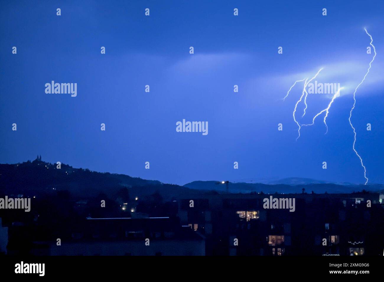 Linz, Gewitterzelle ueber Linz 28.07.2024, Linz, AUT, Linz, im Bild ...