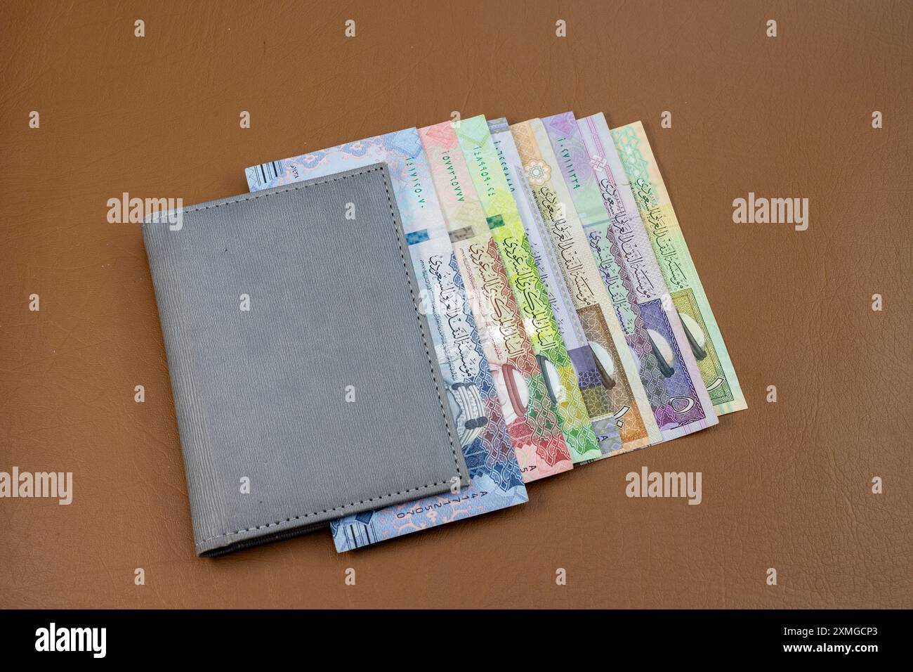 Riyal banknotes hi-res stock photography and images - Alamy