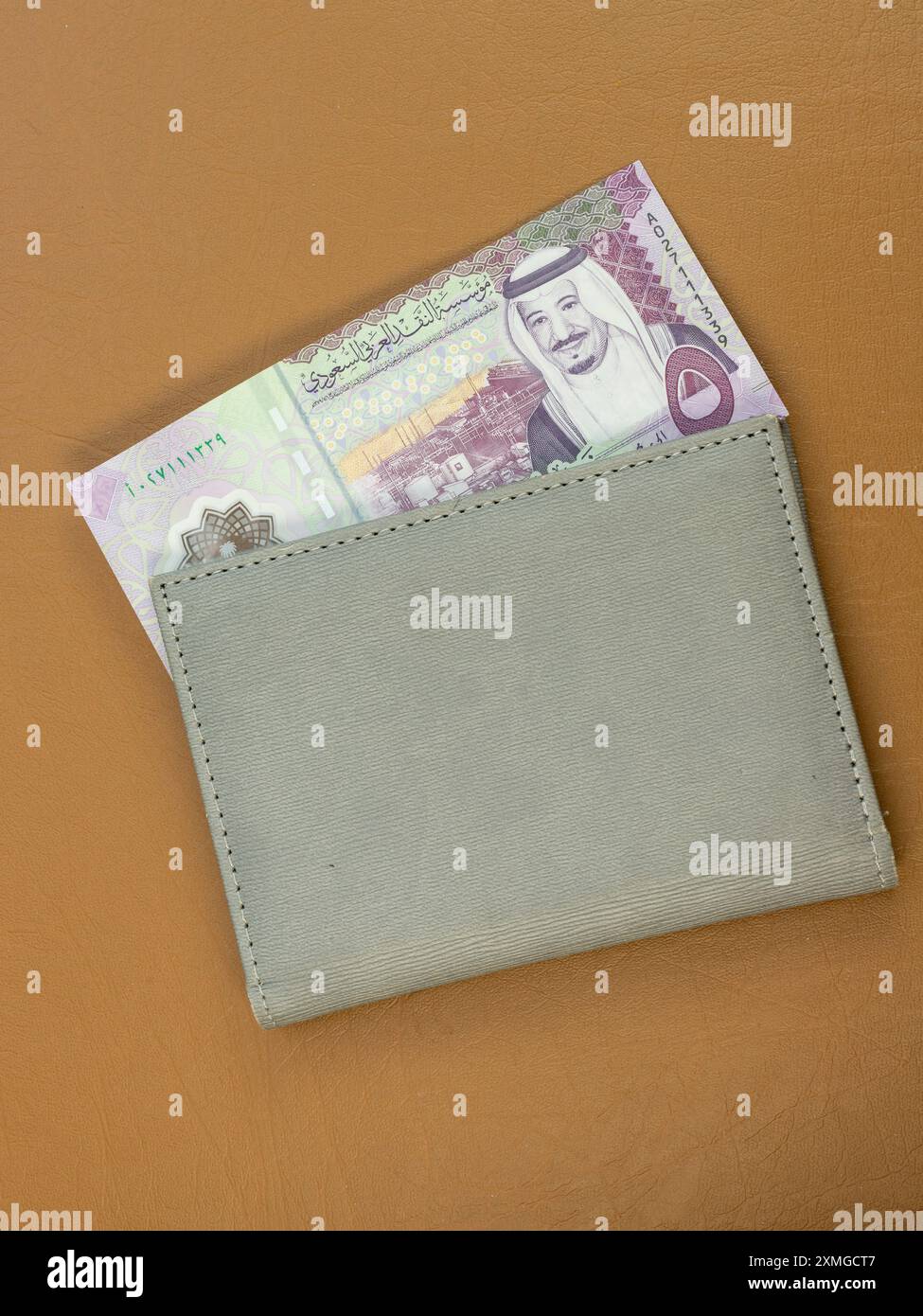 Saudi Arabia new five riyal note in a wallet Stock Photo - Alamy