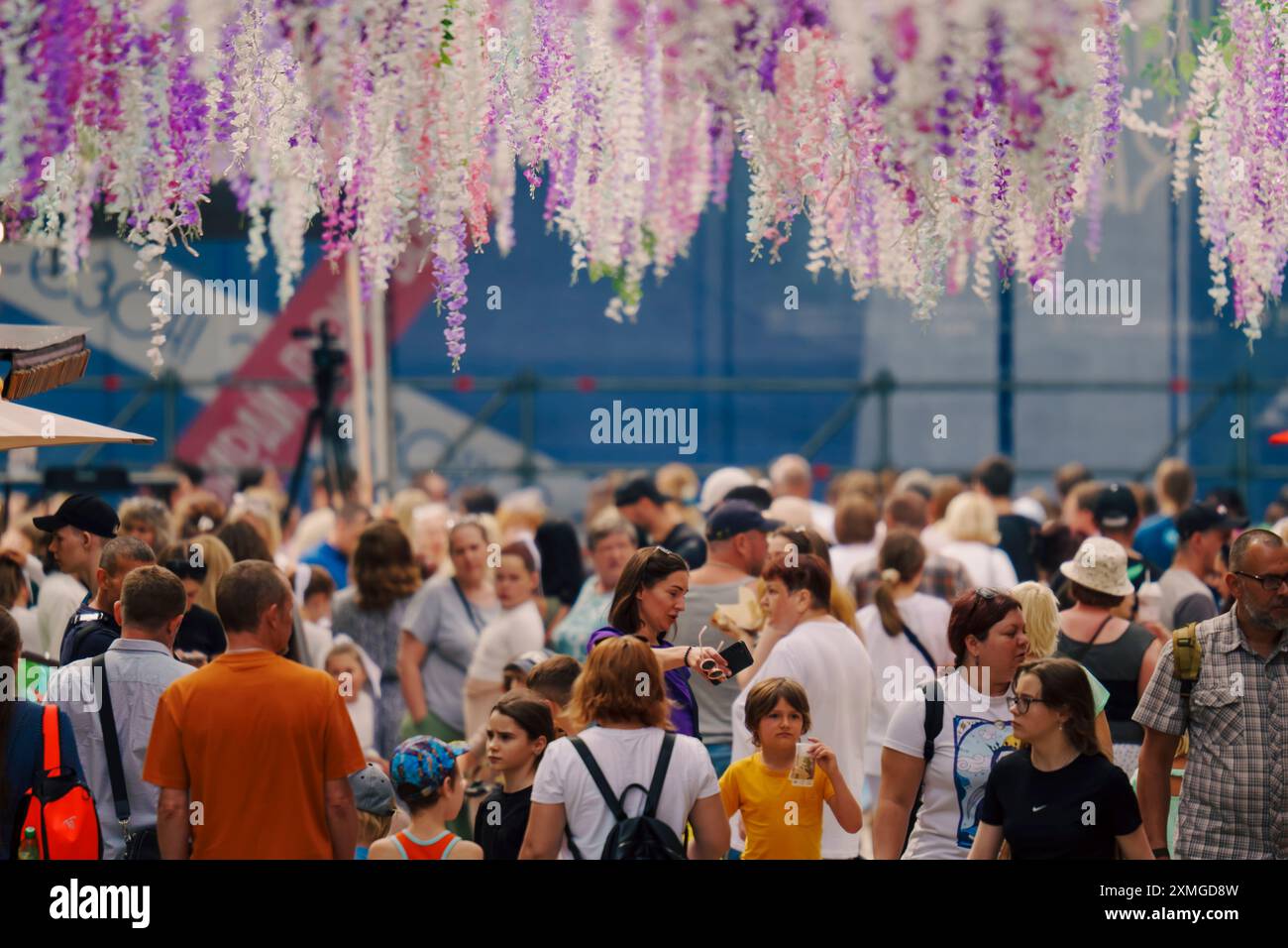 Diverse people socializing outdoor hi-res stock photography and images ...