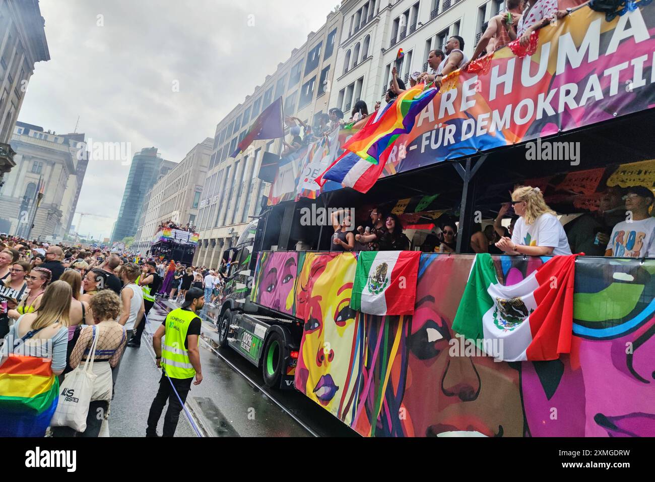 Berlin, Deutschland, 27.07.2024: Leipziger Straße: Christopher-Street ...