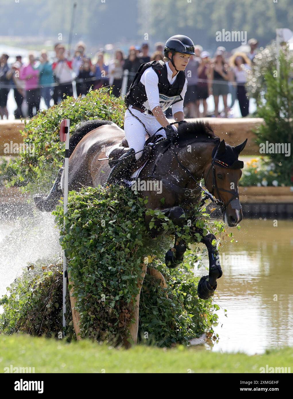 28 July 2024, France, Versailles: Olympia, Paris 2024, equestrian sport ...