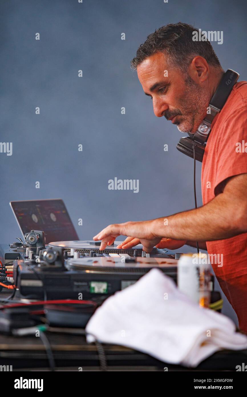 Dj yoda hi-res stock photography and images - Alamy
