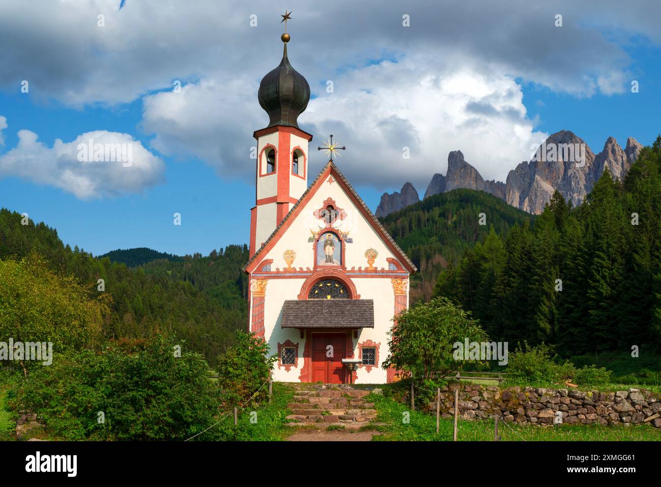 St. John church in front of the Odle mountains, Funes Valley, Dolomites ...