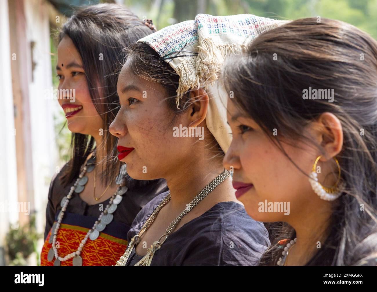 Bangladesh traditional clothing hi-res stock photography and images - Alamy