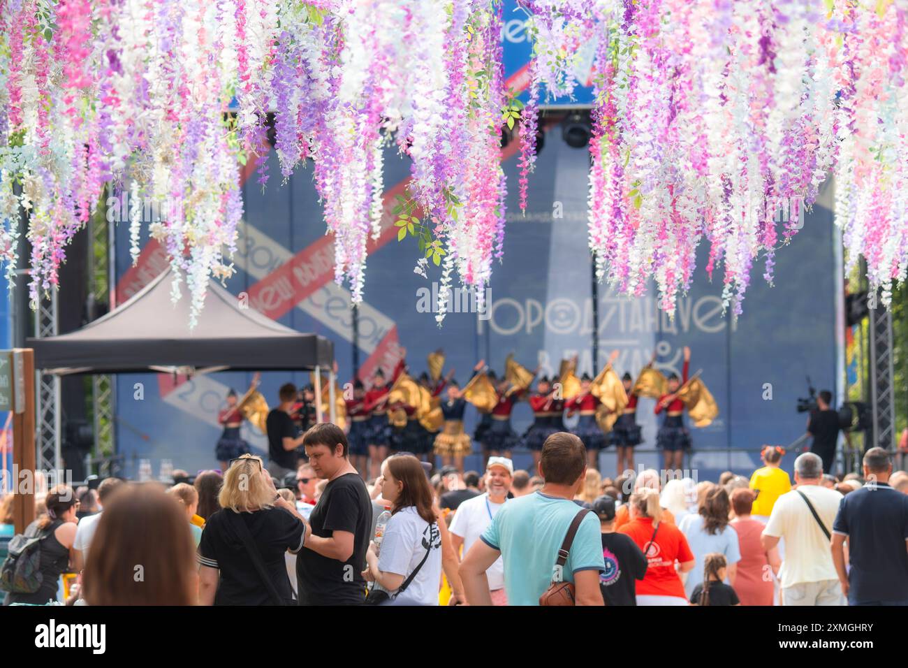 Floral stage decor hi-res stock photography and images - Alamy