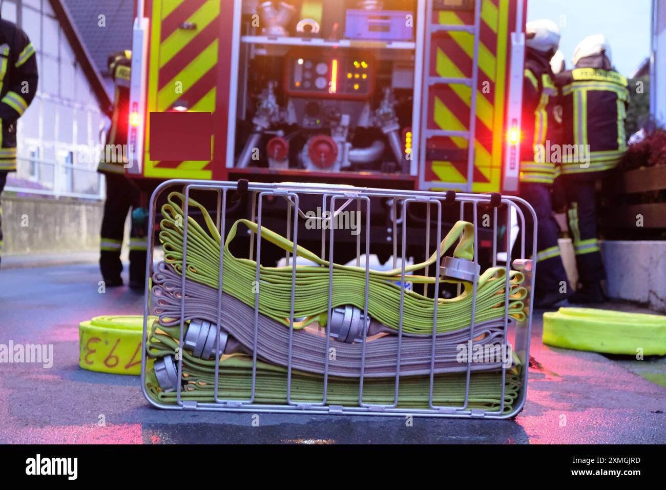 Feuerwehr-Blaulicht Feuerwehr in verschiedenen Bildern und Aktionen in ...
