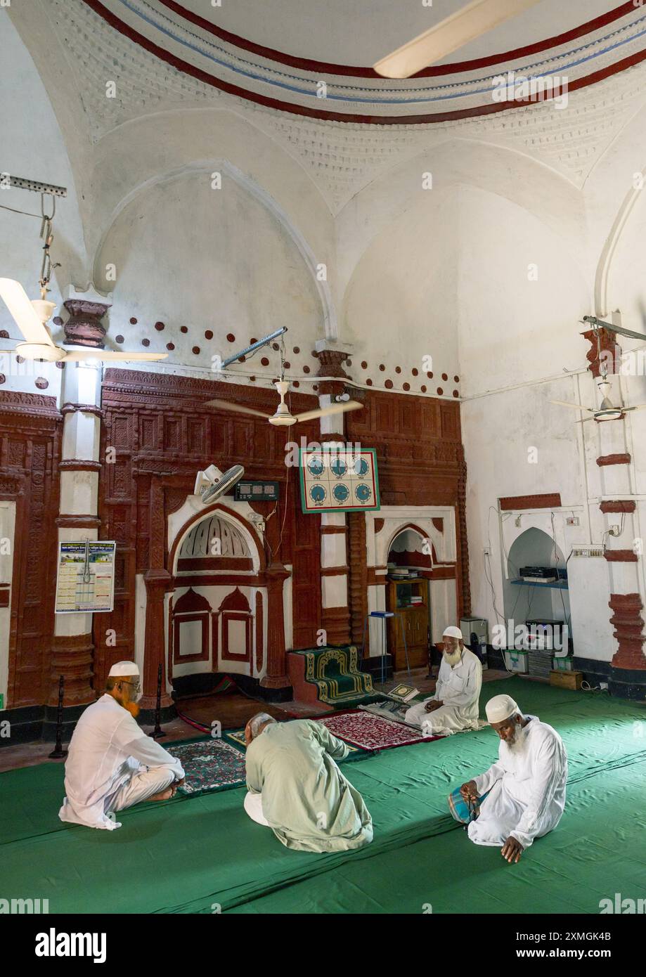 Bangladeshi muslim men inside Atia mosque, Dhaka Division, Delduar ...