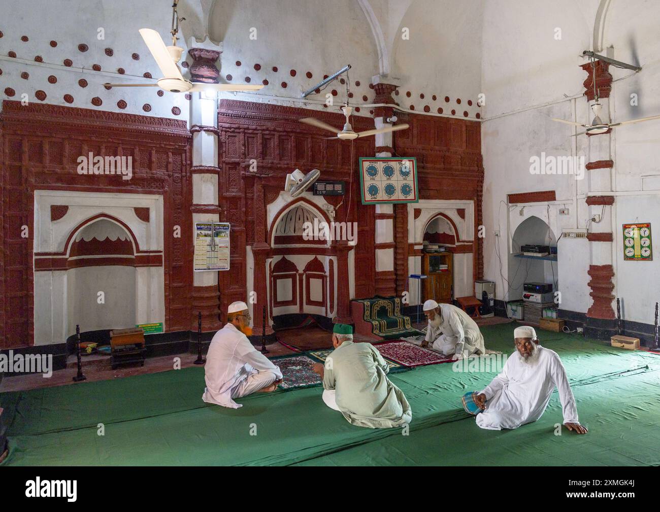 Bangladeshi muslim men inside Atia mosque, Dhaka Division, Delduar ...