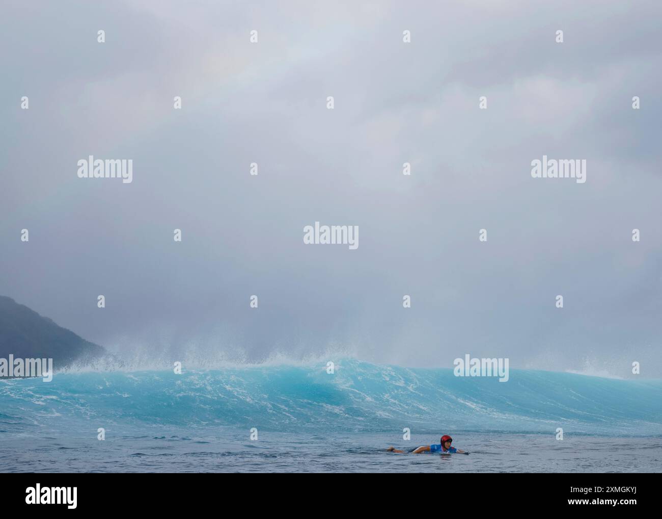 Tahiti, French Polynesia. 27th July, 2024. Yang Siqi of China competes ...