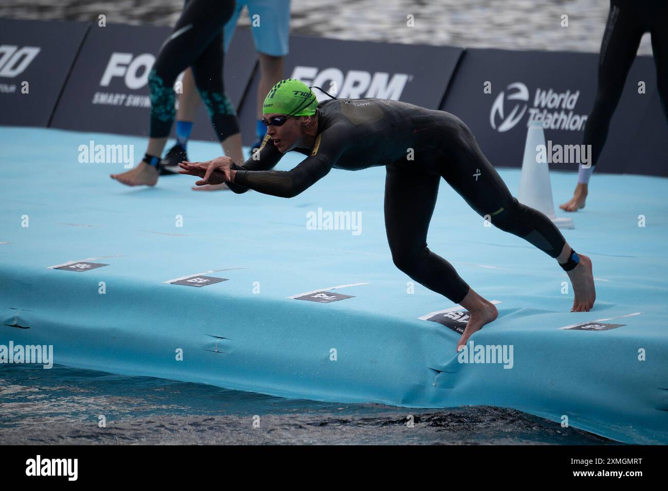 London t100 triathlon hi-res stock photography and images - Alamy