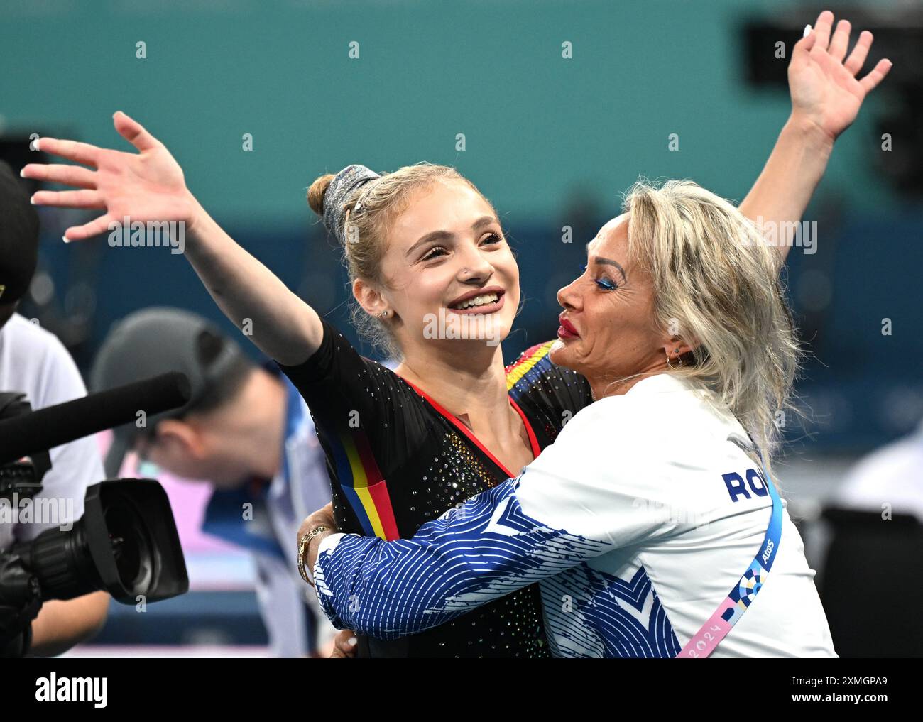 Paris, France. 28th July, 2024. Sabrina Maneca-Voinea (L) of Romania ...