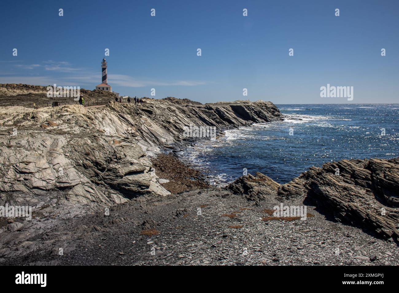 Faro en el acantilado del mar hi-res stock photography and images - Alamy
