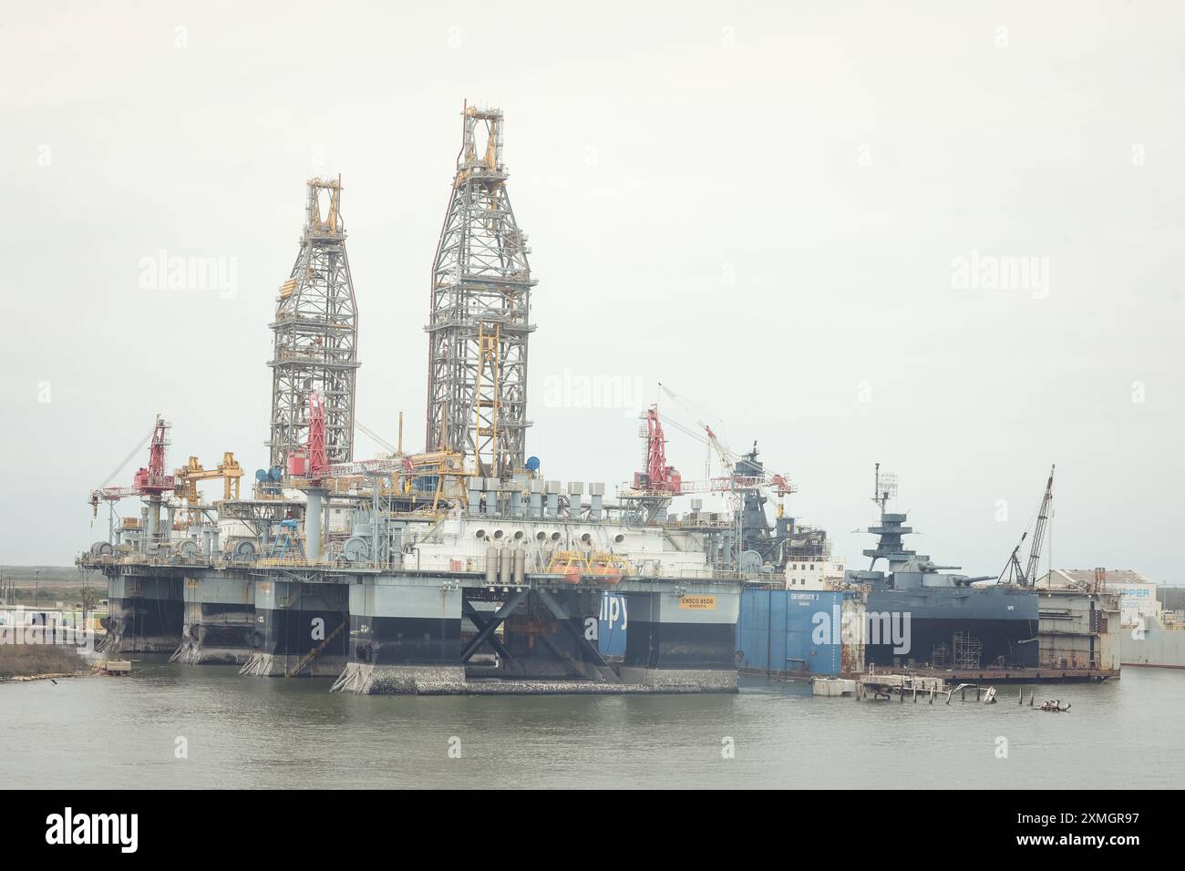 Docked oil platform, offshore drilling rig, in Port of Galveston, Texas ...