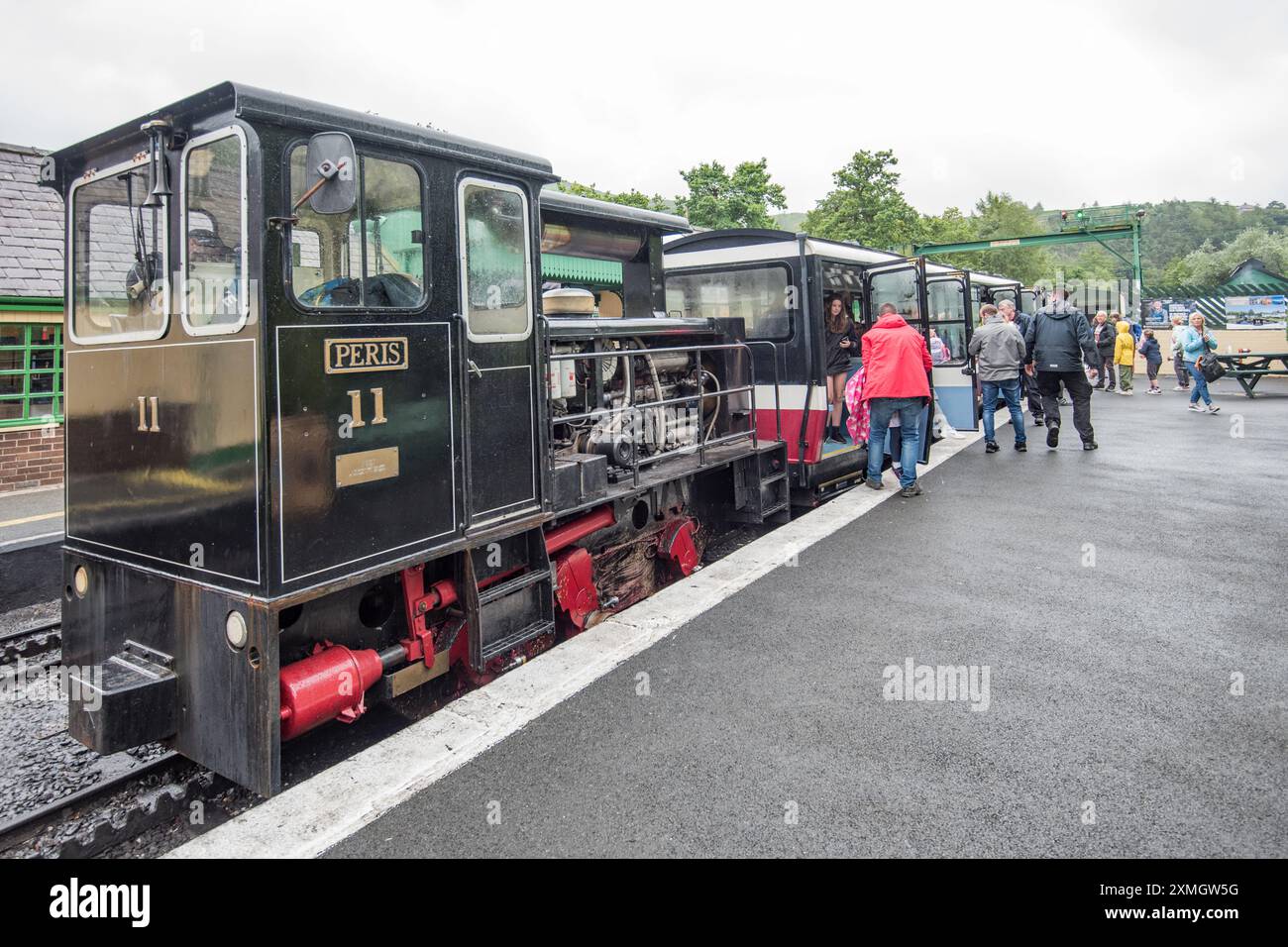 Once-in-a-lifetime heritage railway adventure to the summit of Snowdon ...