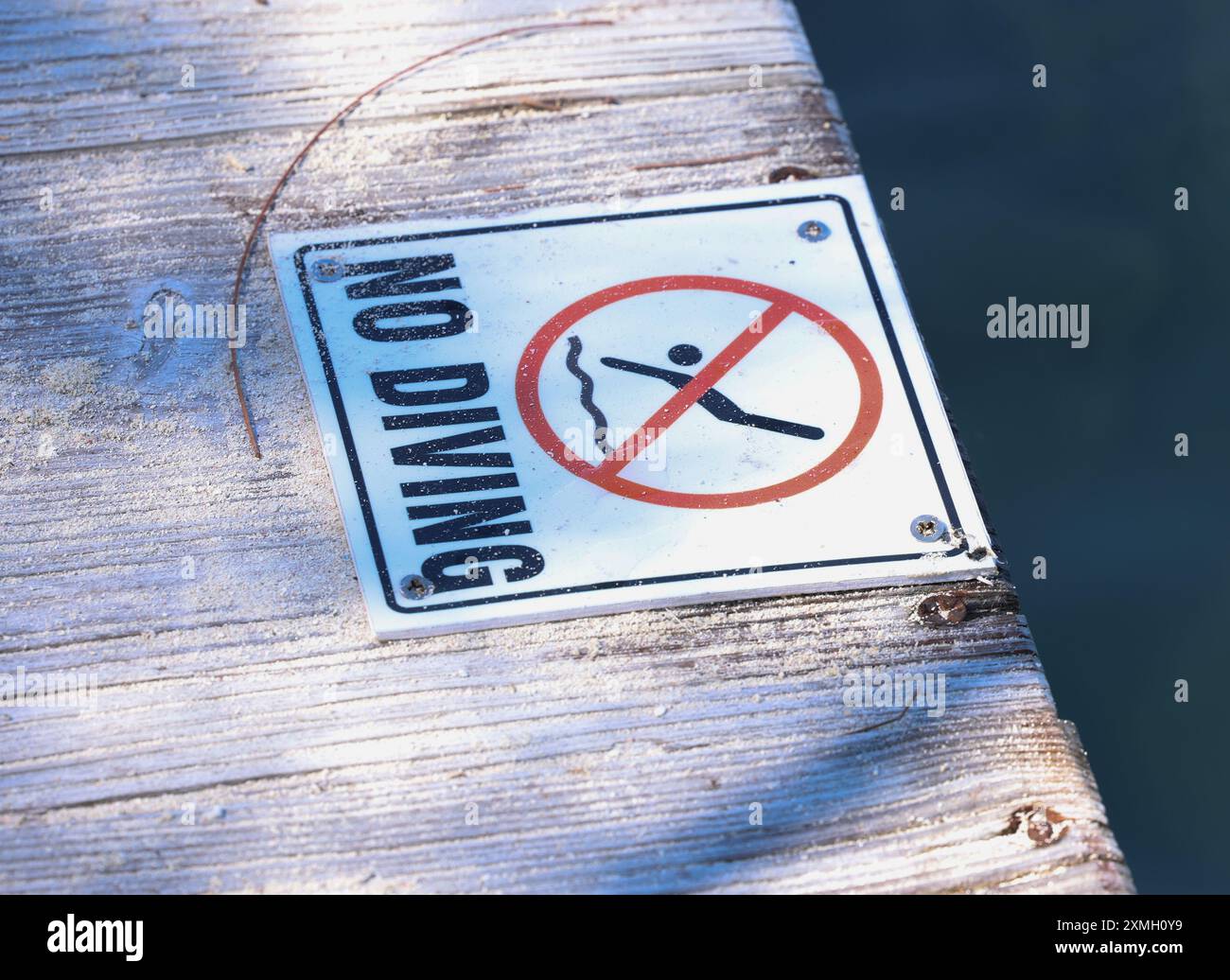 Red warning sign no diving hi-res stock photography and images - Alamy