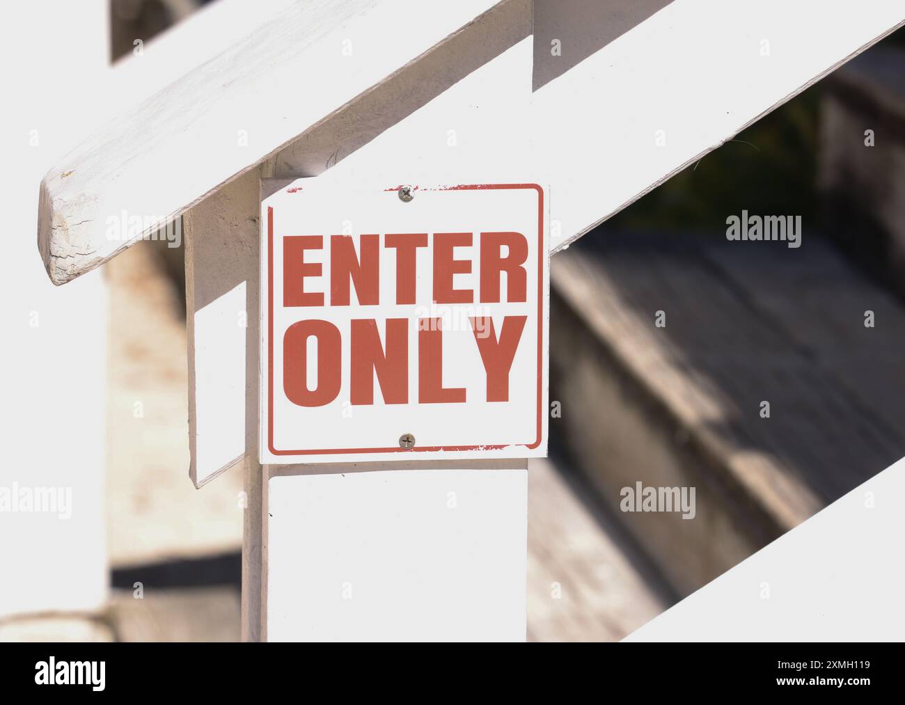 Emergency entrance only sign hi-res stock photography and images - Alamy