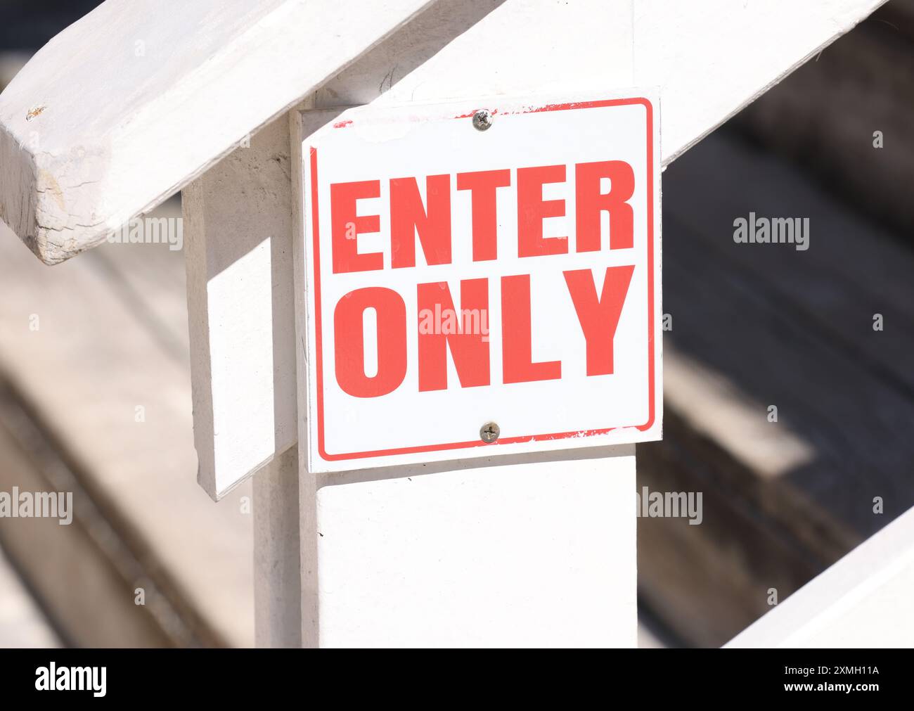 Emergency entrance only sign hi-res stock photography and images - Alamy